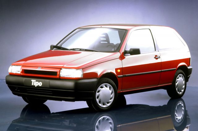Fiat completa 50 anos no Brasil e relembra sua história