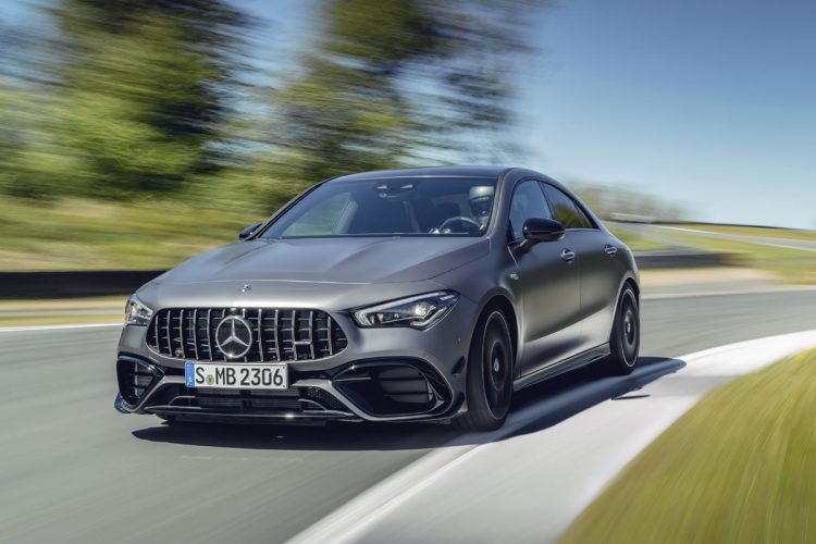 Mercedes-AMG revela CLA e A 45: 2.0 turbo com até 421 cv! - Auto+ TV