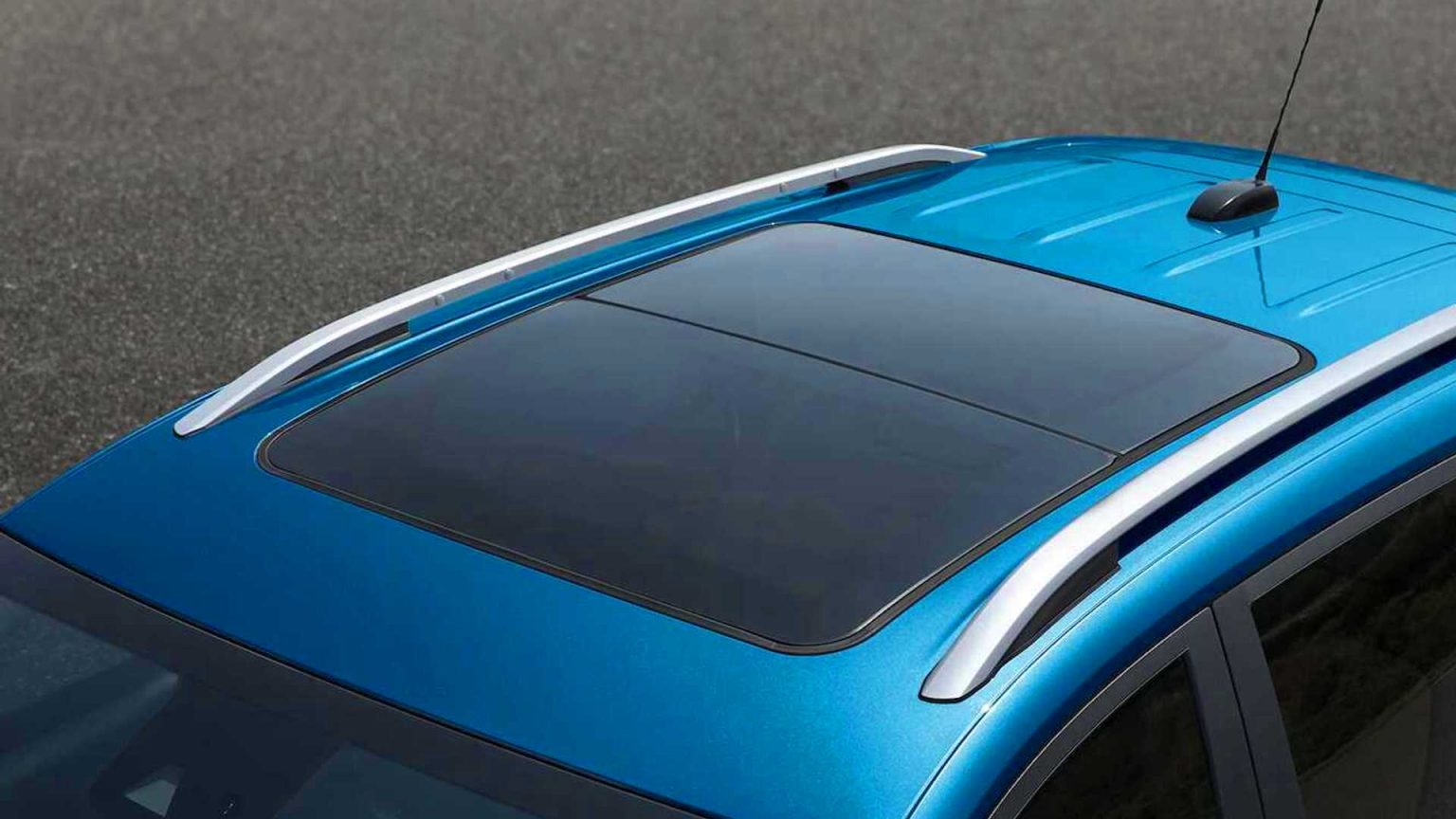 Quais são as diferenças entre o teto solar e o panorâmico? - Auto+ TV