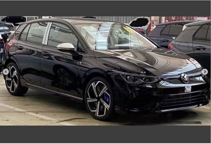 Flagra revela visual do novo Volkswagen Golf R que terá mais de 330 cv