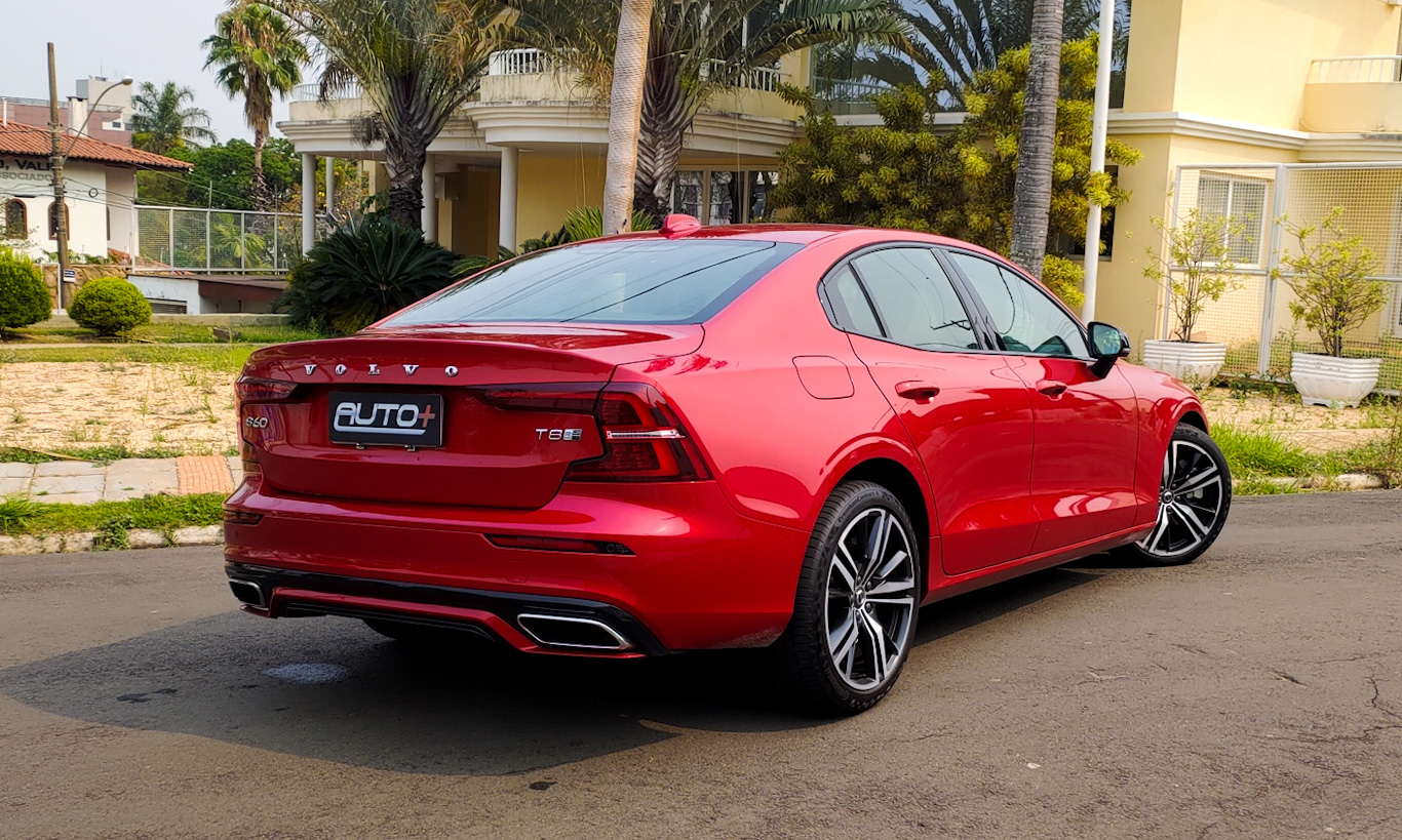 Avaliação: Volvo S60 T8 R-Design é canivete sueco melhor que os rivais