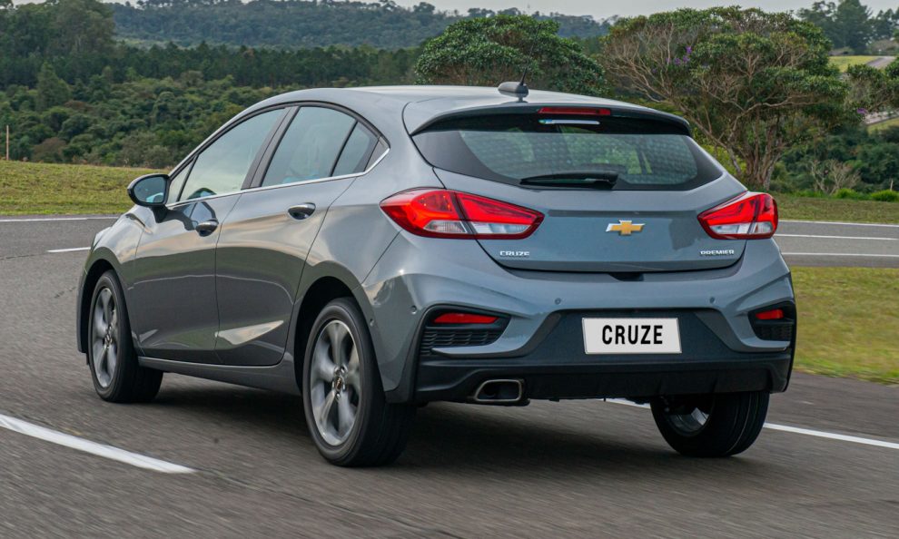 Chevrolet Cruze 2022 chega com preços mais altos e com novidades