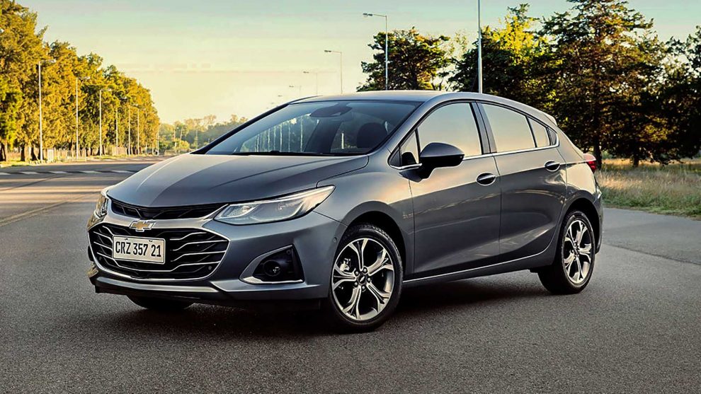 Chevrolet Cruze 2022 chega com preços mais altos e com novidades