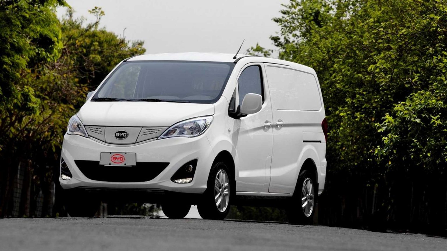 BYD traz furgão elétrico eT3 atualizado e mais leve ao Brasil - Auto+ TV