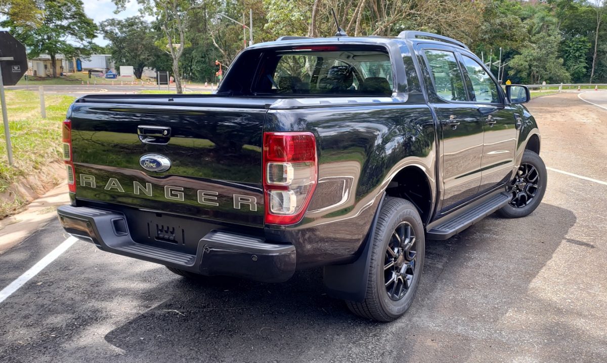 Ranger Black quer tomar da Amarok o reinado do asfalto | Impressões