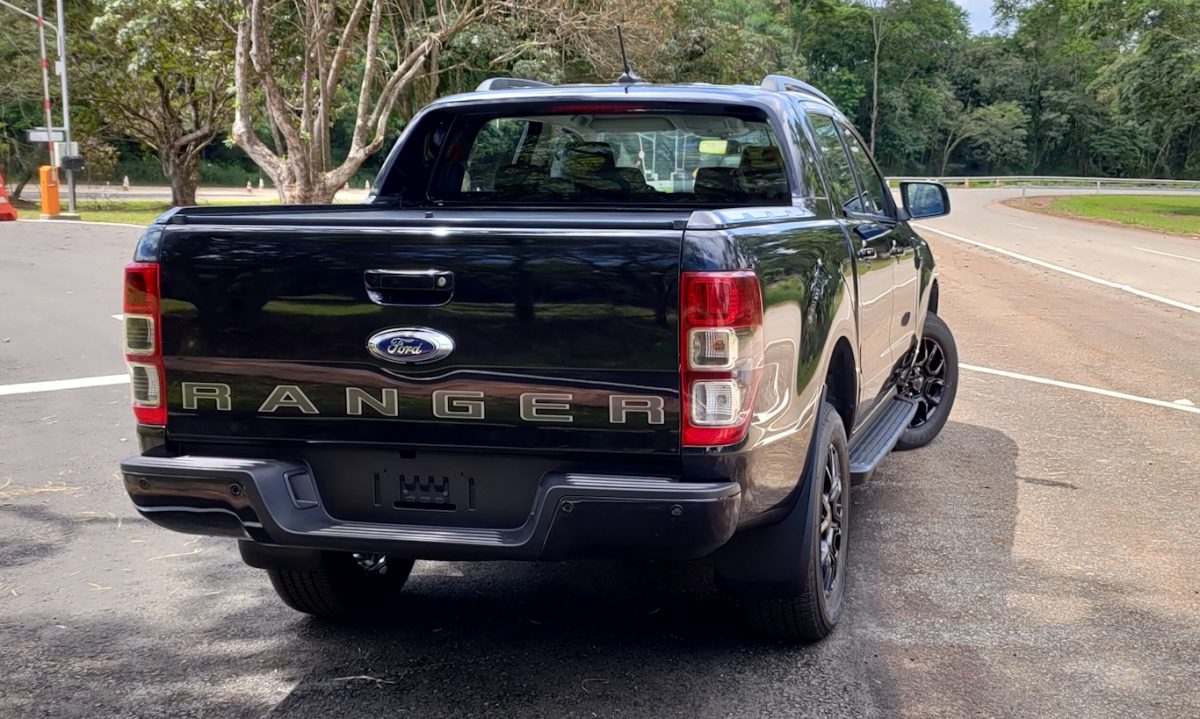 Ranger Black quer tomar da Amarok o reinado do asfalto | Impressões