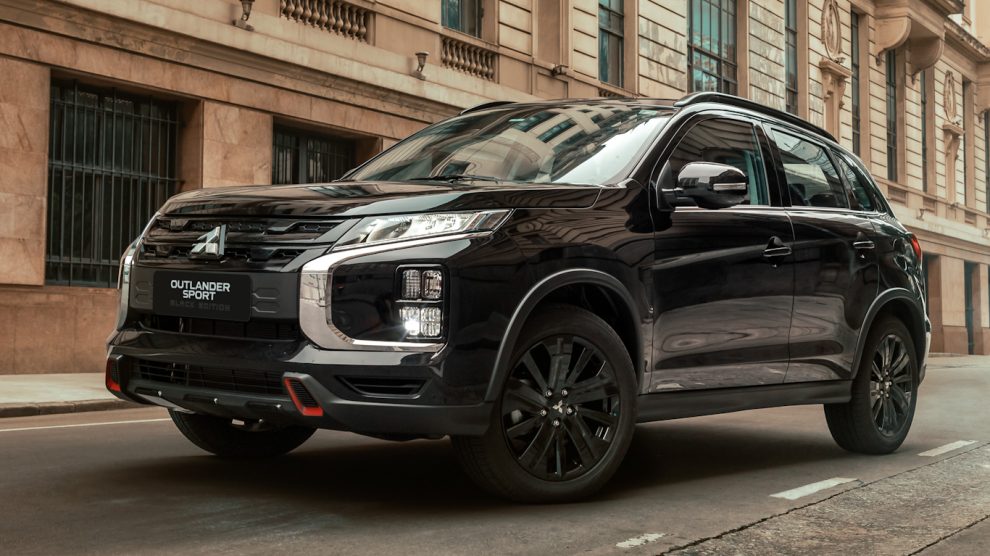 Outlander e Outlander Sport ganham série Black Editio no Brasil