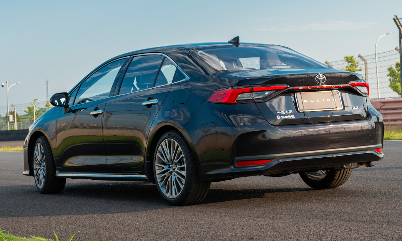 Corolla chique? Toyota mostra o Allion, que não passa de um Corollão