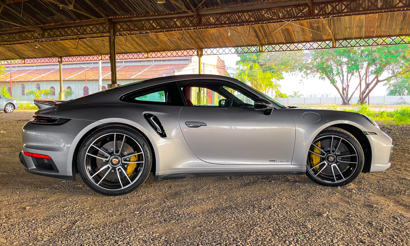 Porsche 911 Turbo S é bom demais para ser verdade | Avaliação