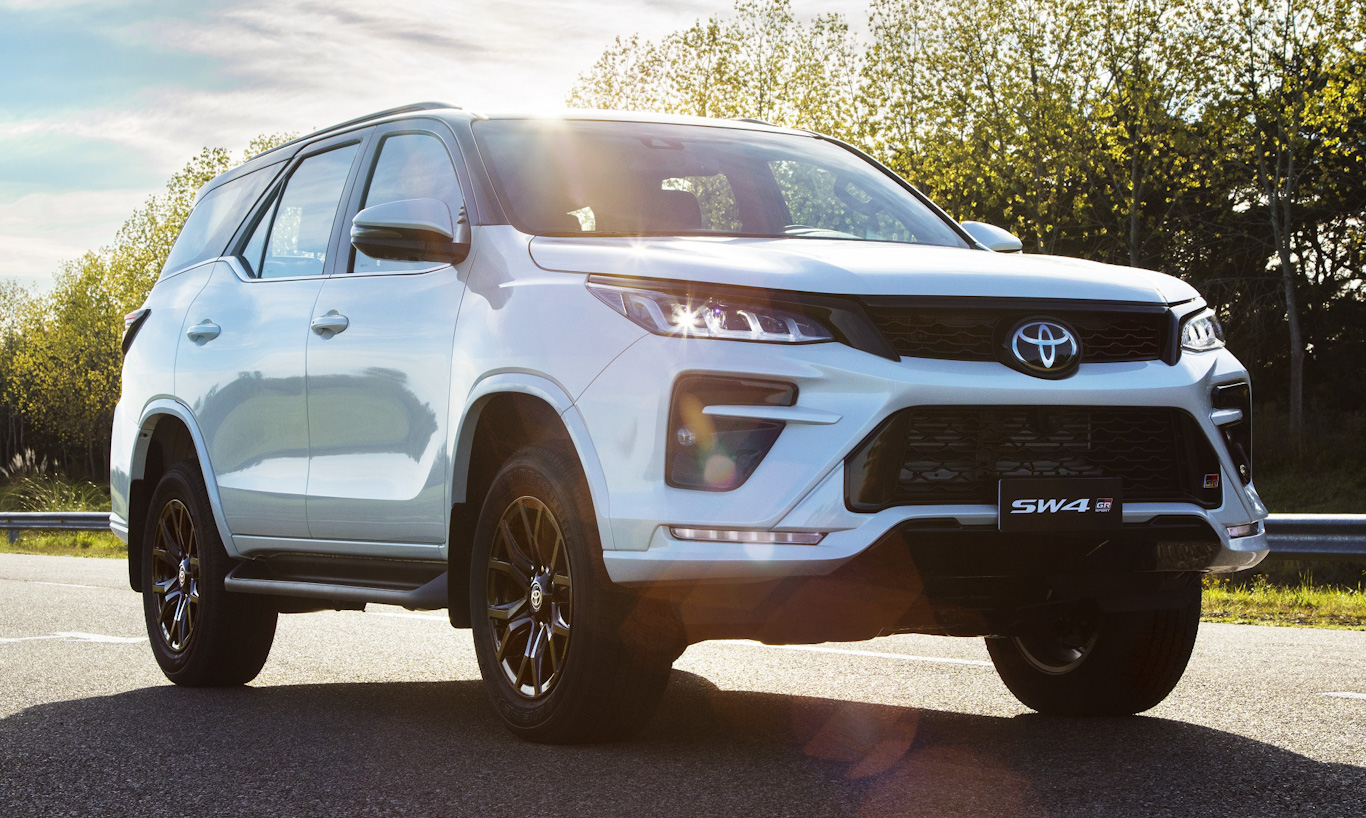 Toyota SW4 GR-S chega ao Brasil por R$ 415.790 sem motor exclusivo