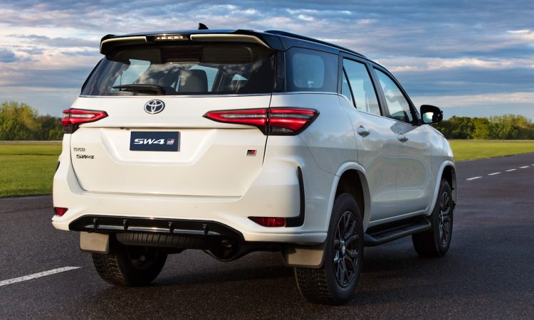 Toyota aumenta a potência do SW4 GR-Sport para 224 cv