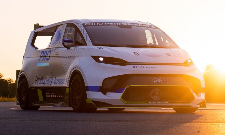 Nova Ford Transit SuperVan chega aos 100 km/h em 2 segundos