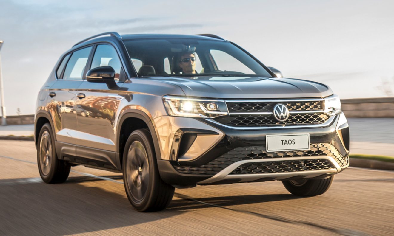VW Taos 2023 estreia na surdina com volante de Jetta GLI