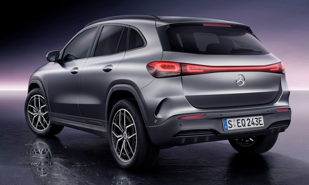 EQA chega ao Brasil como mais barato SUV elétrico da Mercedes