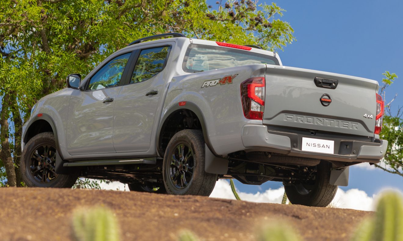 Nissan Frontier baseada na Mitsubishi L200 Triton estreia em 2024