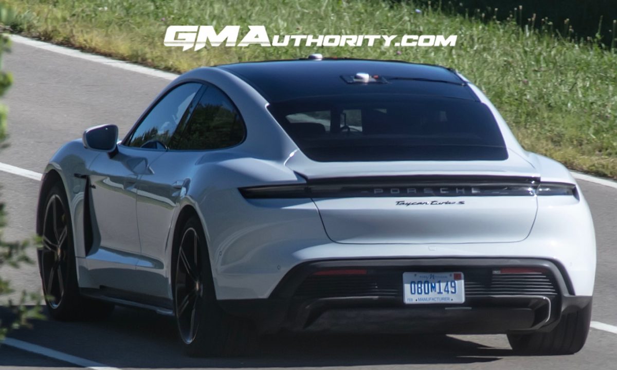 Chevrolet pode estar desenvolvendo um Corvette elétrico e sedã