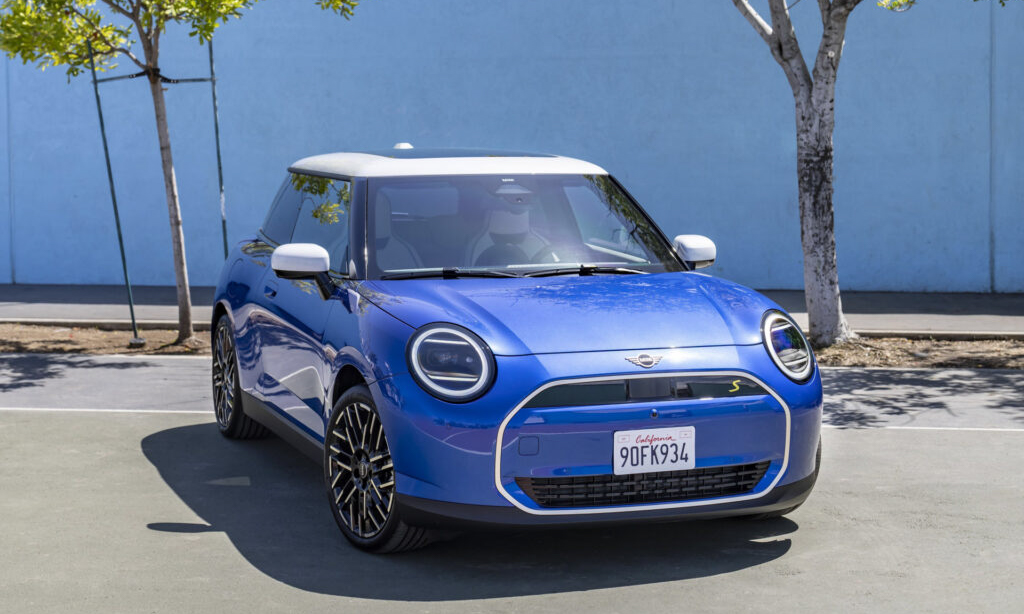 Mini Cooper 2024 com base da GWM é revelado oficialmente