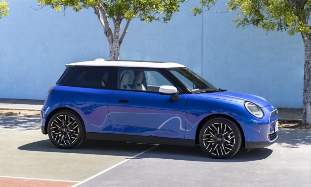 Mini Cooper 2024 com base da GWM é revelado oficialmente