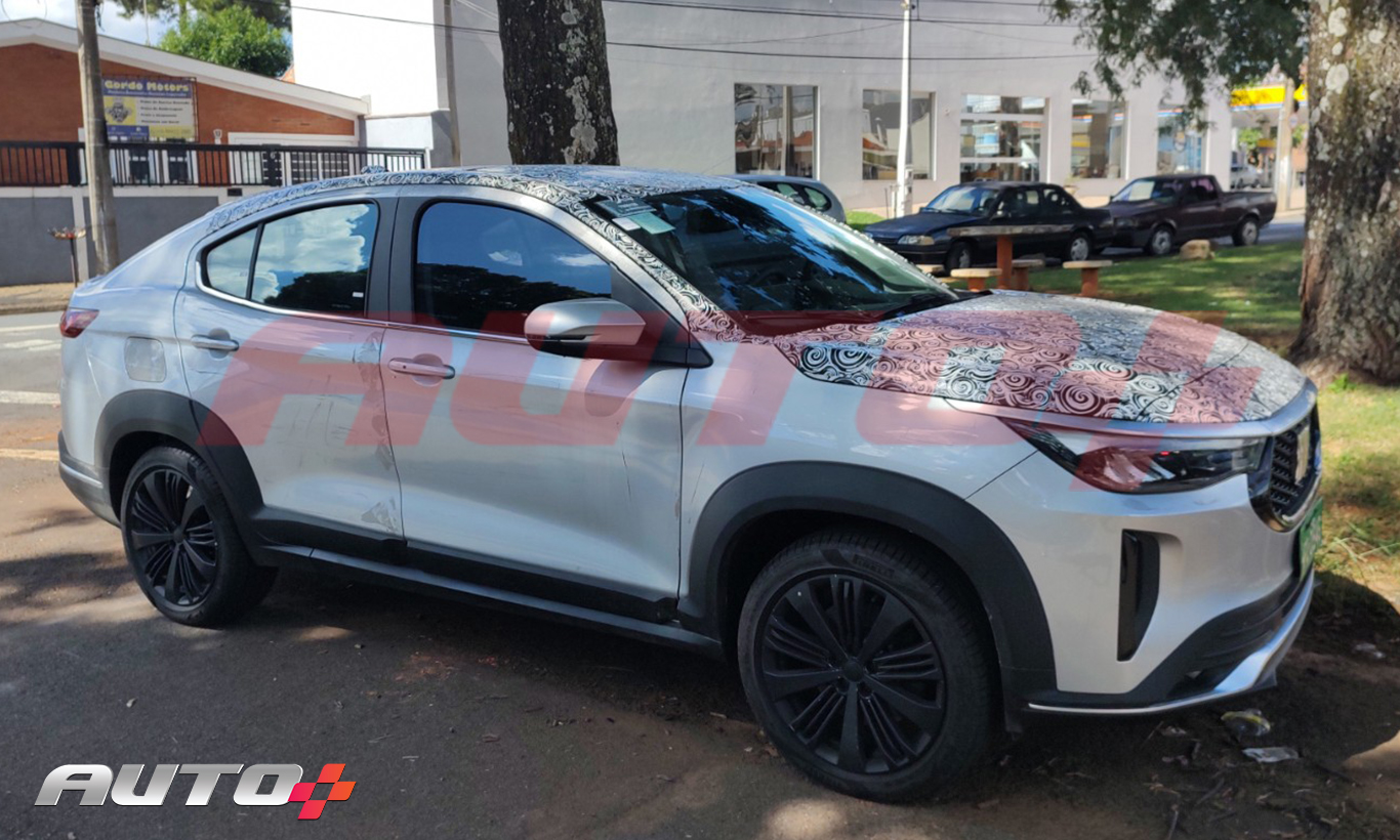 Flagra: Fiat Fastback com teto solar já roda em testes - Automais