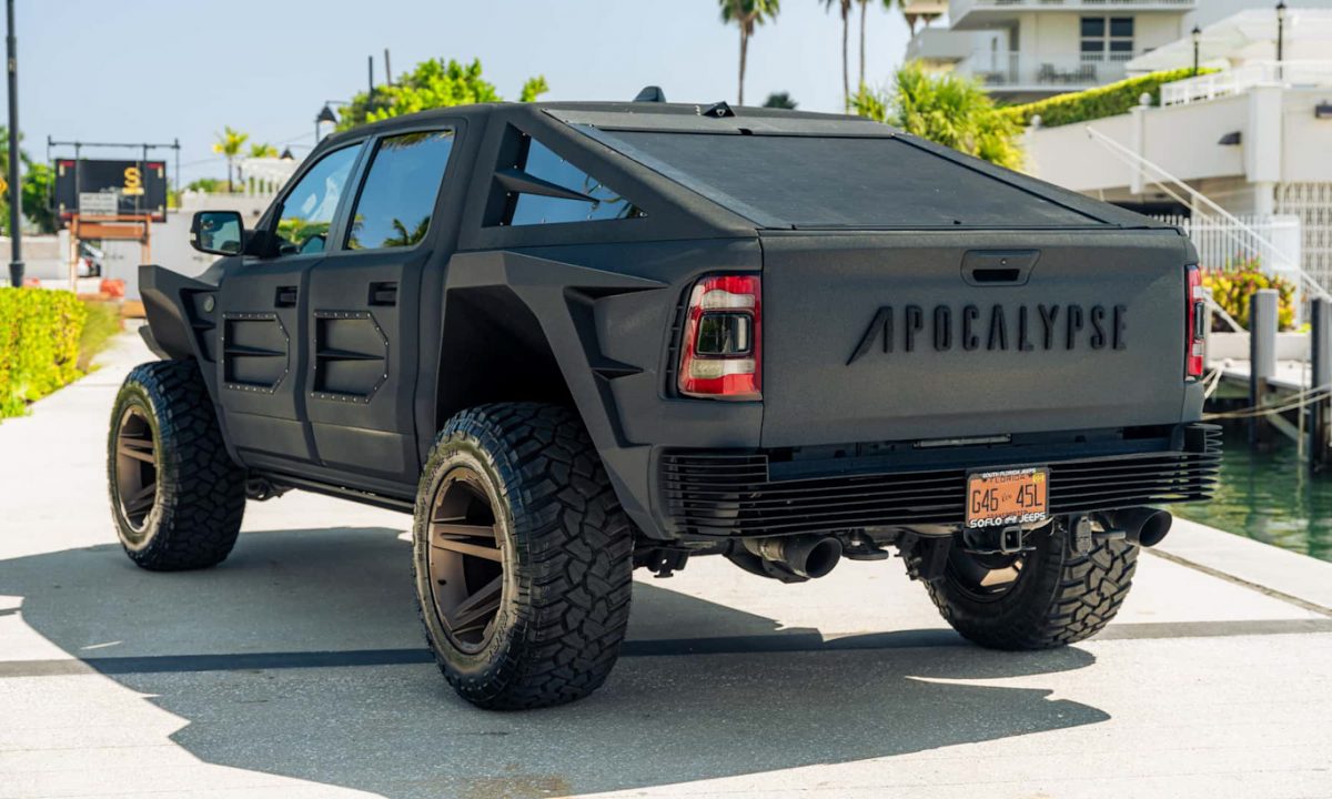 Caminhonete da RAM se transforma em carro do apocalipse