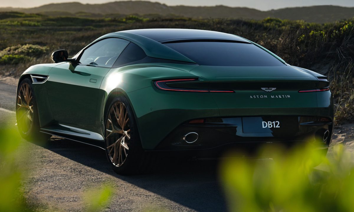 Novo Aston Martin DB12 troca motor V12 por V8 e ganha luxo de alto nível