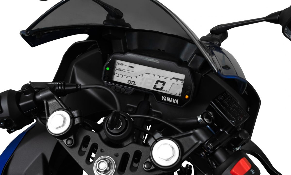 Yamaha inova e lança a superesportiva YZF-R15 com preço de scooter