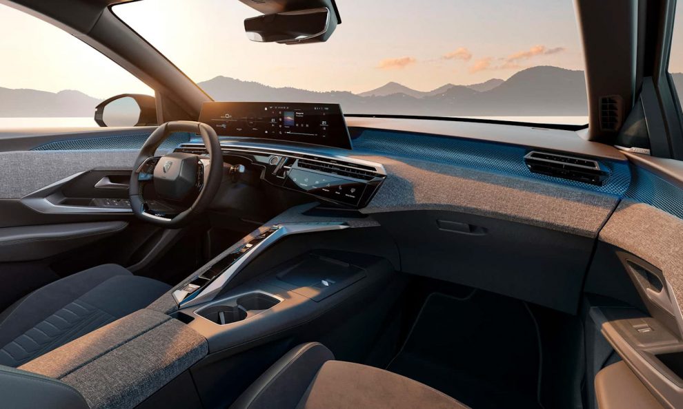 Peugeot 3008 2024 tem interior (absurdo) revelado pela Stellantis