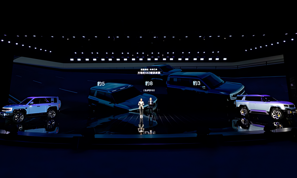 BYD apresenta seu novo SUV híbrido que é um Land Rover de baixo custo