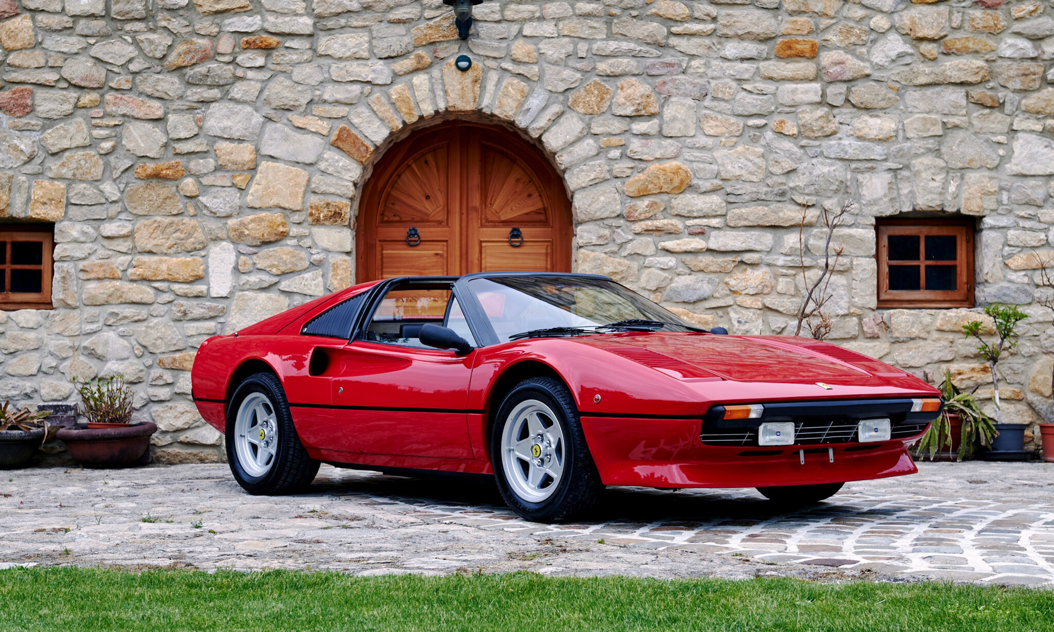 Anitta grava clipe musical em Ferrari odiada - Auto+ TV