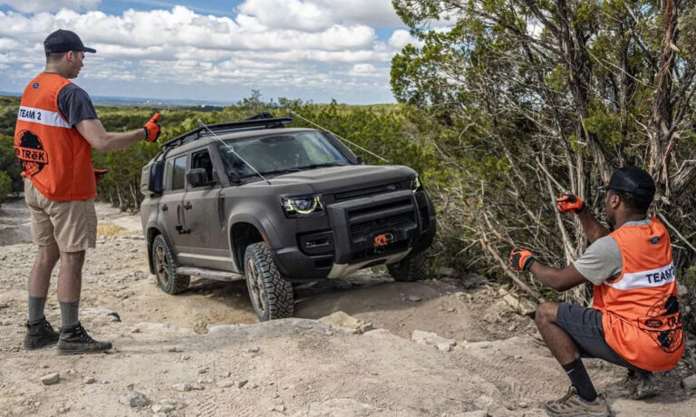 Land Rover Defender 130 tem problema no freio e passará por recall ...
