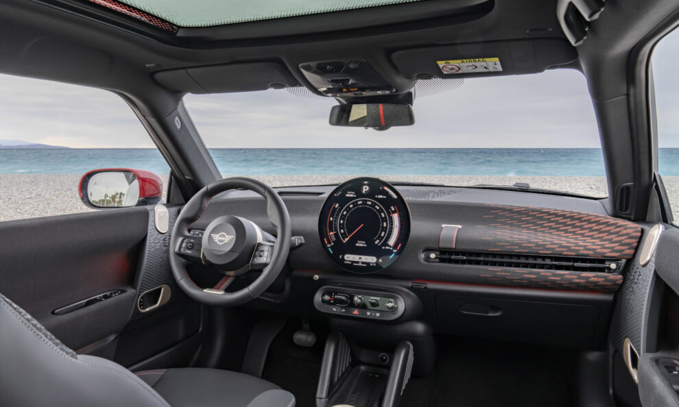Novo Mini Cooper ganha versão esportiva, mas só no visual - Auto+ TV