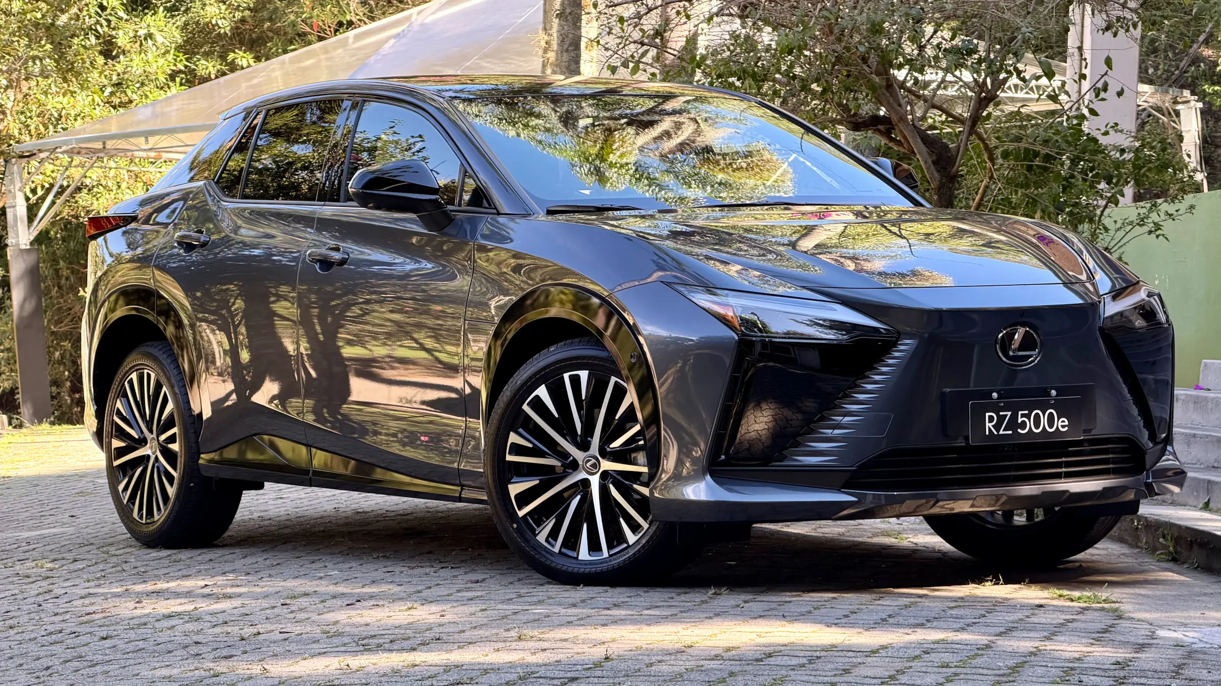Lexus RZ é, antes de tudo, um Lexus; depois, um elétrico